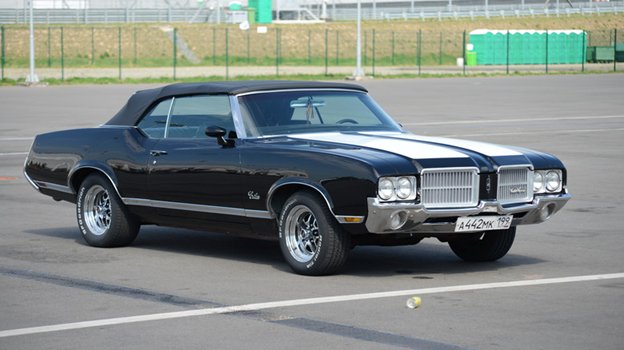 Oldsmobile's Cutlass Vs. The Cutlass Supreme